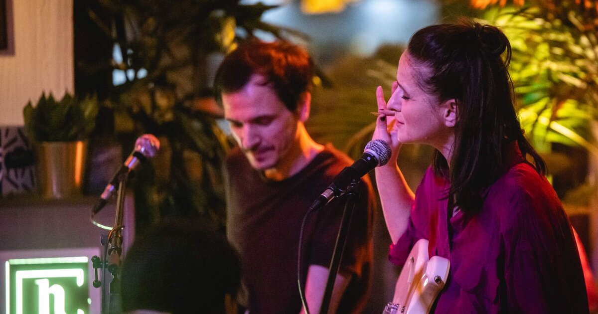 Németh Juci & G. Szabó Hunor duó a Papírkutyában